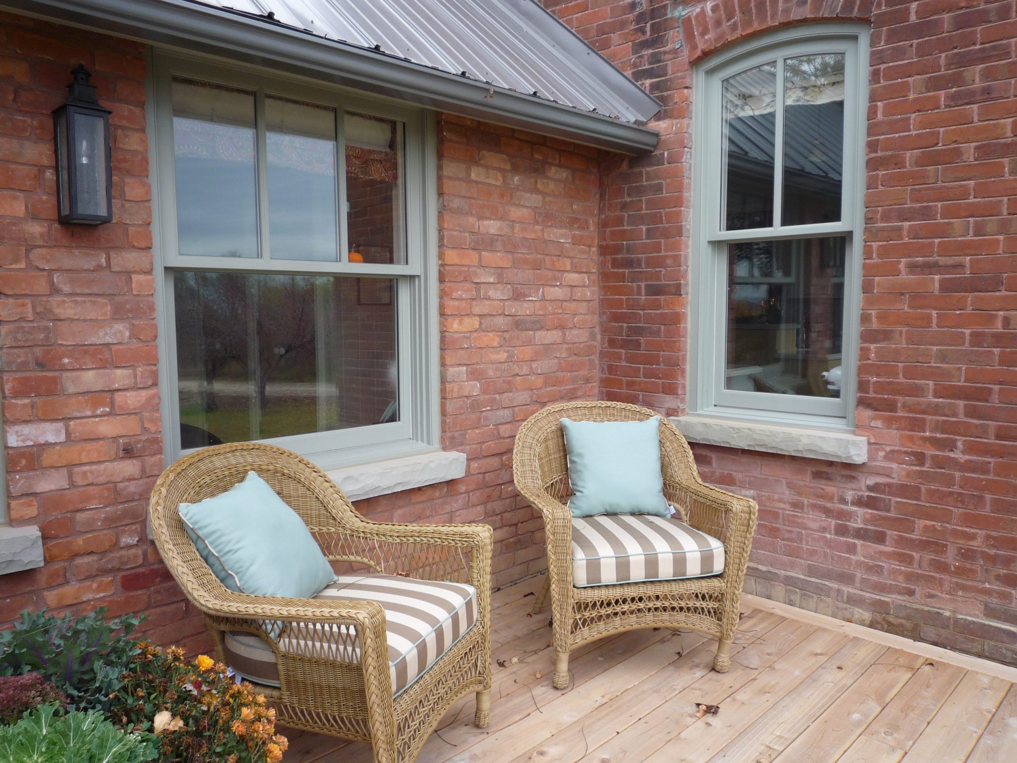 Single Hung Wood Windows - Sarah Richardson Farmhouse - Fieldstone Windows