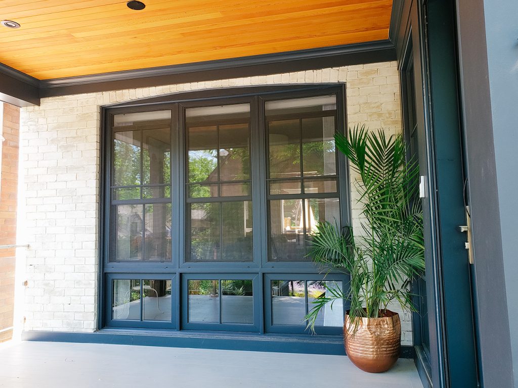 Double-Hung Windows with Fixed Casement Windows - Toronto