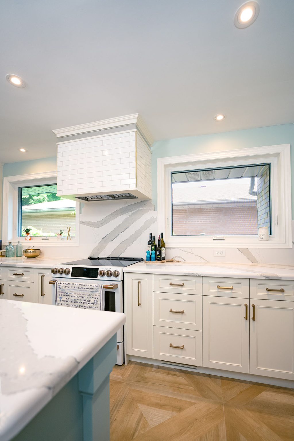Kitchen Awning Windows - Stylish and Functional | Fieldstone Windows ...