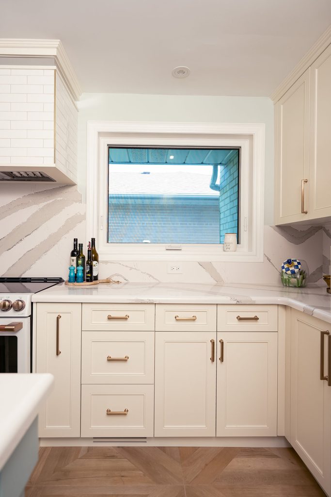 Kitchen Awning Windows - Stylish and Functional | Fieldstone Windows ...